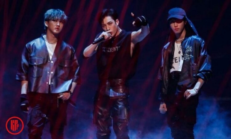 Stray Kids Boast Their Boyfriend Material Side in a Full of Love Album ‘MAXIDENT’ - KPOPPOST