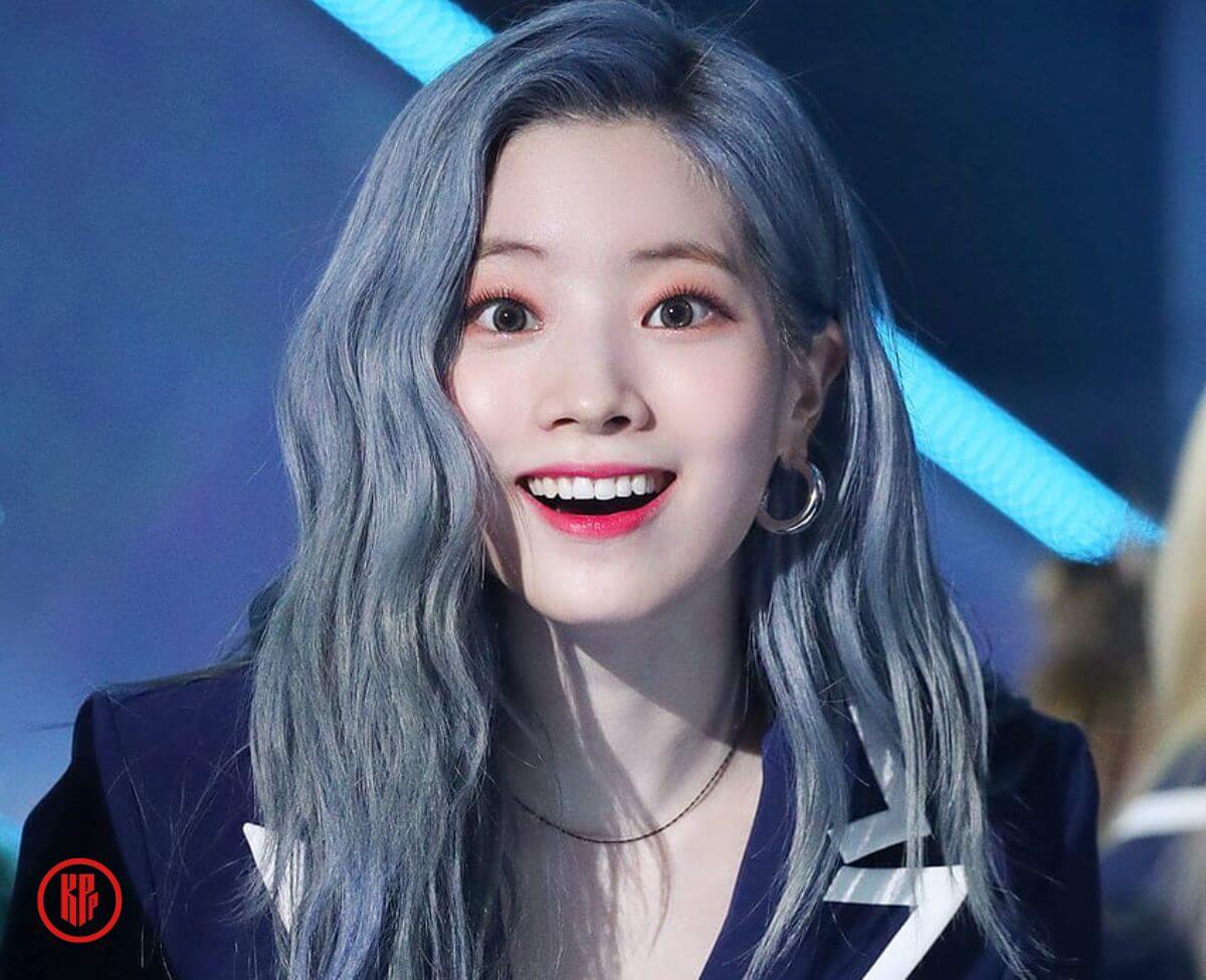 10 Female Kpop Idols with Charming Smiling Monolid Eyes - KPOPPOST