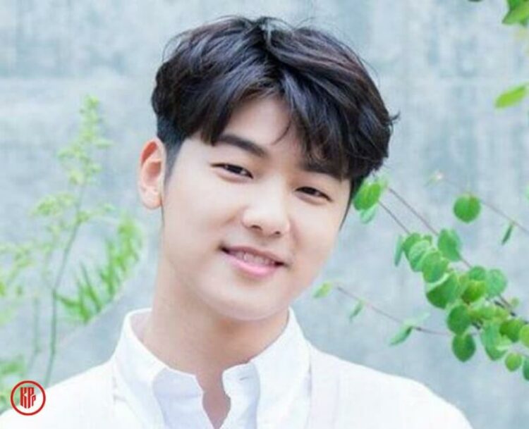 15+ Male Kpop Idols with Alluring Monolid Eyes - KPOPPOST