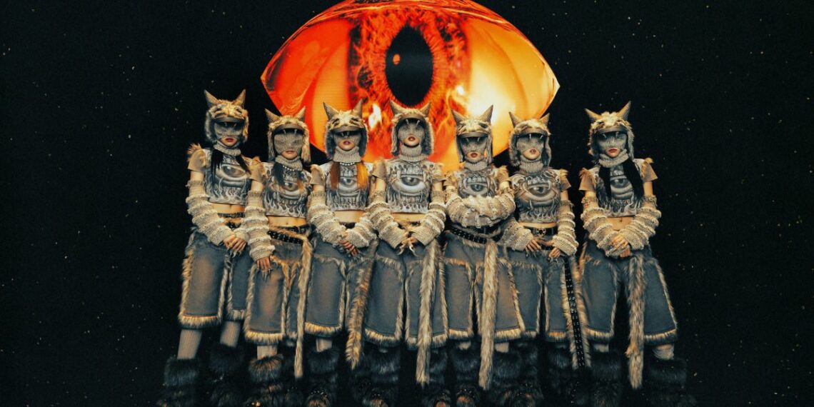 XG Made Debut Performance of 'WOKE UP' at 'The first HOWL' Concert in ...