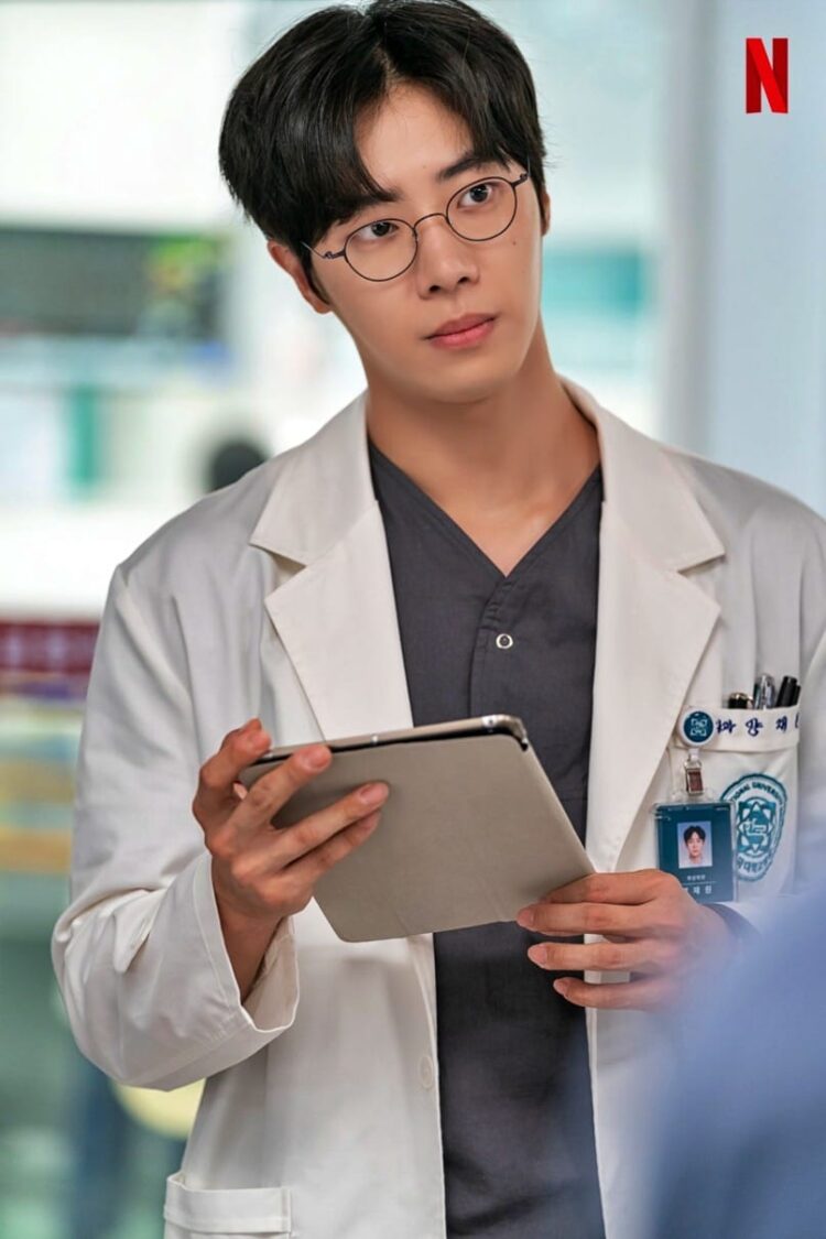 Watch Netflix's New Medical K-Drama Series "The Trauma Code: Heroes on ...