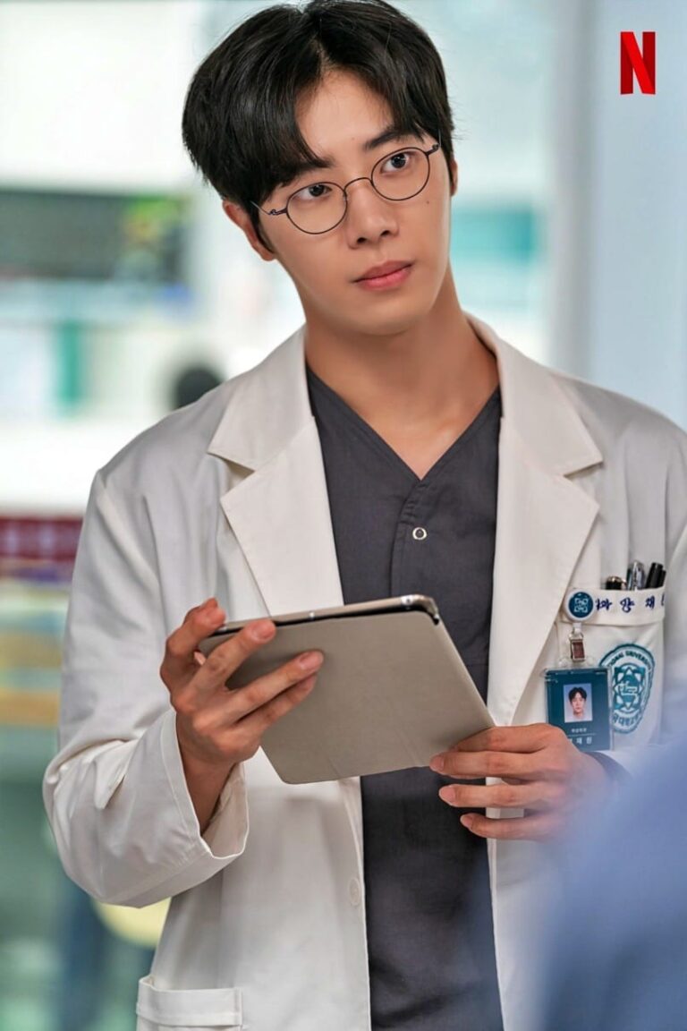 Watch Netflix's New Medical K-Drama Series "The Trauma Code: Heroes on ...